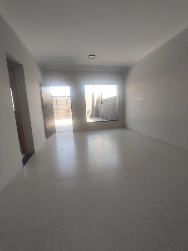 Casa Terrea com 3 dormitórios sendo 1 suíte para comprar em Atibaia ...